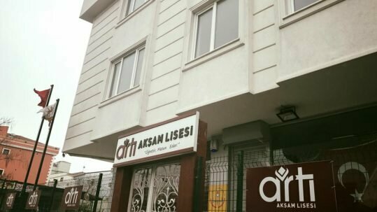 Özel okul Artı Akşam Lisesi, İstanbul, foto