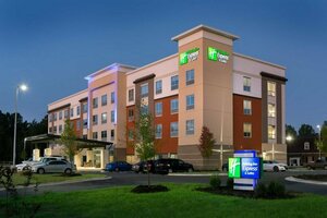 Holiday Inn Express And Suites Fayetteville South (United States Route 17), otel  Kuzey Carolina Eyaleti'nden