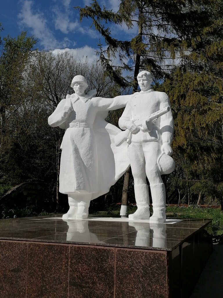 Anıt, heykel Братская могила воинов, павших в Великой Отечественной войне, Donskoy, foto