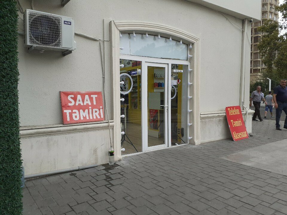 Saat tamircileri Saat təmiri, Bakü, foto
