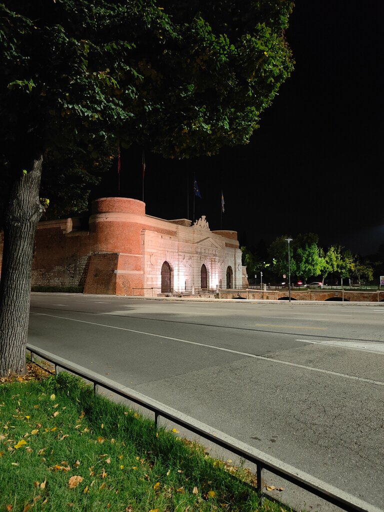 Turistik yerler Porta Nuova, Verona, foto
