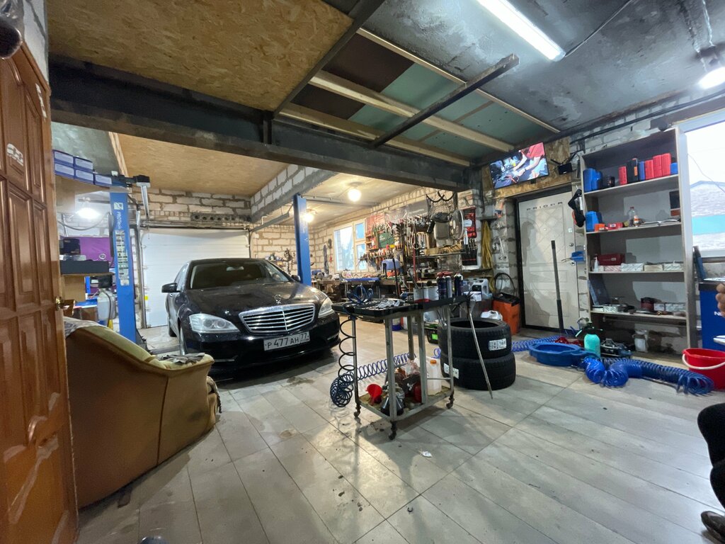 Otomobil servisi Автосервис, Poçinok, foto