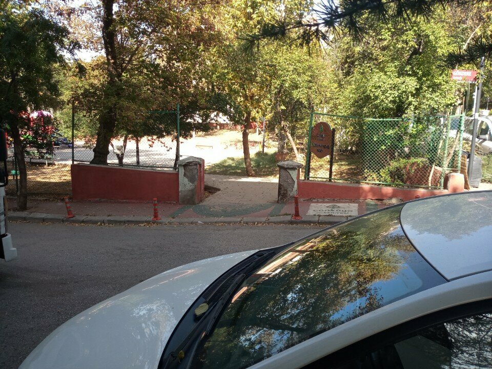 Çocuk oyun ekipmanları Gülizar Yurtseven Parkı, Ankara, foto