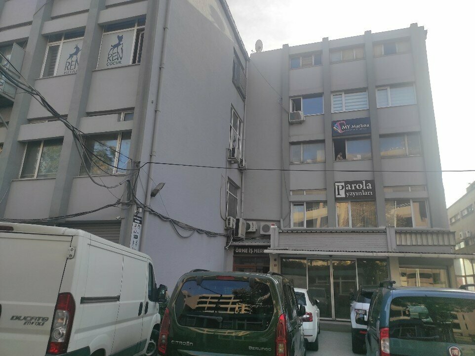 Yayınevleri, yayıncılar Parola Yayınları, İstanbul, foto