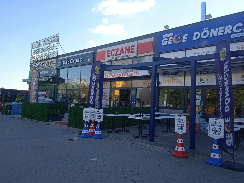 Eczaneler Cadde Eryaman Eczanesi, Ankara, foto