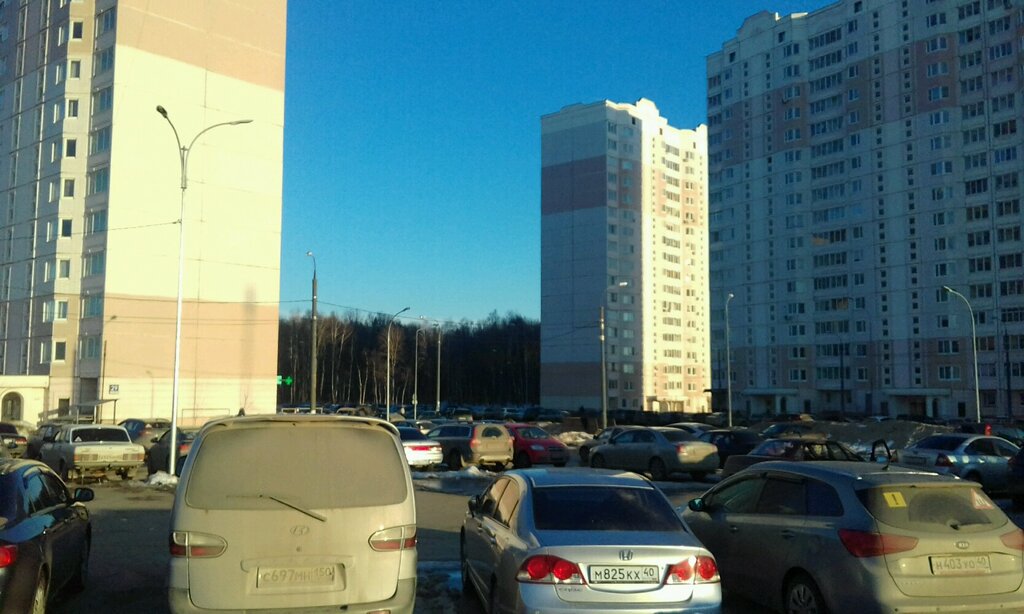 Otopark alanı Парковка супермаркета Лента, Kaluga, foto