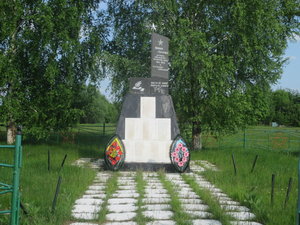 Мемориал Второй Мировой войны (Kursk Region, Solntsevskiy rayon, Zuyevskiy selsovet, Sarayevka Village), anıt, heykel  Kurskaya oblastından