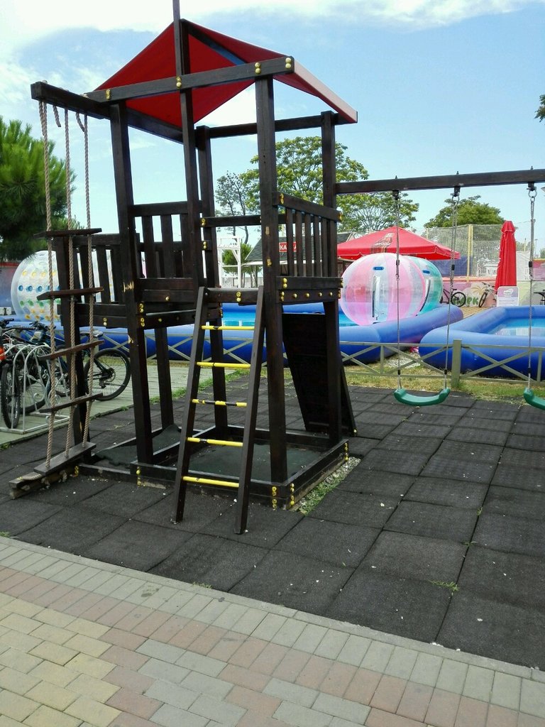 Oyun alanı Детская площадка, Krasnodarski krayı, foto