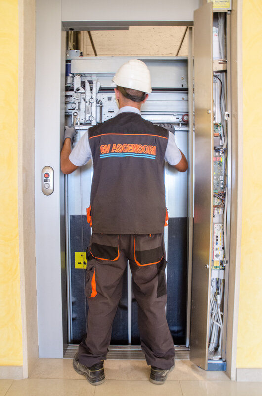 i̇nşaat makinaları ve ekipmanları Gv Ascensori, Civitavecchia, foto
