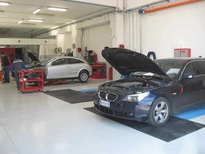 ServizioAuto Falchi e Palmas Snc (Piazza Sant'Elena No:11, Quartucciu, Quartu Sant'Elena), otomobil servisi  Sardunya'dan