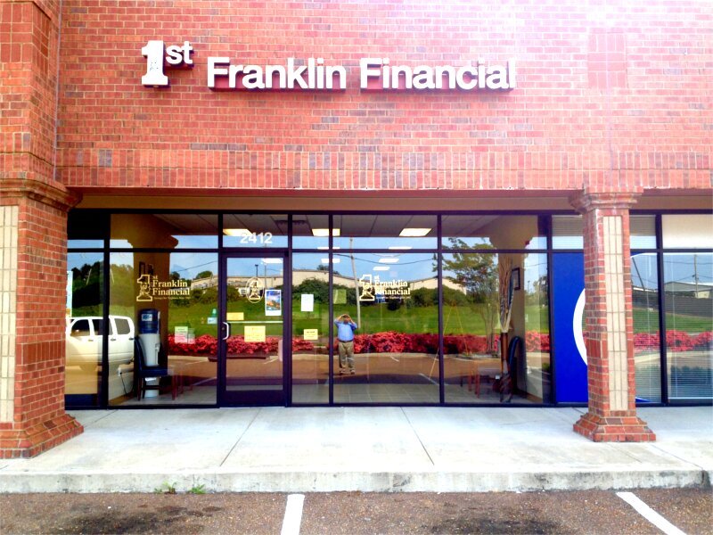 Kredi komisyoncuları 1st Franklin Financial, Missisippi Eyaleti, foto