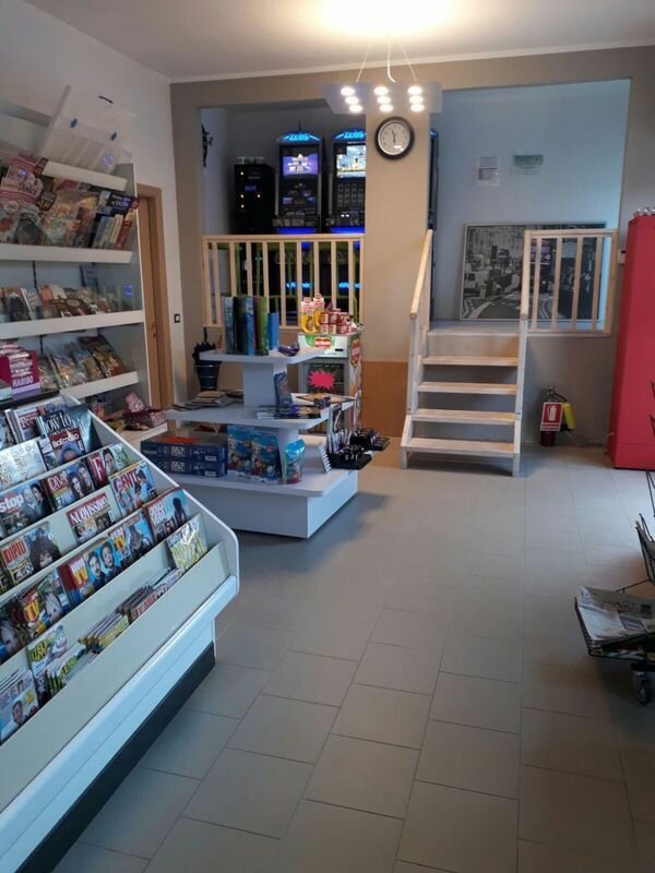 Kırtasiyeler Tabaccheria Edicola Cartoleria Ferrari Novella, Piyemonte, foto