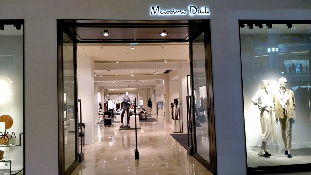 Giyim mağazası Massimo Dutti, Moskova ve Moskovskaya oblastı, foto