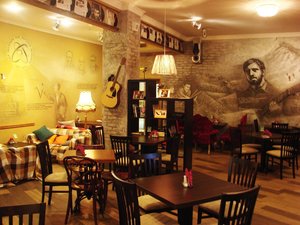 Vysotsky Art Сafe (alleya Vysotskogo No:1, Dubna), kafe  Dubna'dan