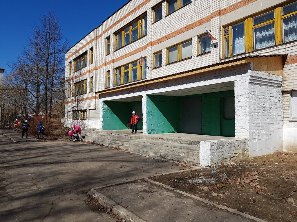 Ortaokul Средняя общеобразовательная школа № 1, Petuşki, foto