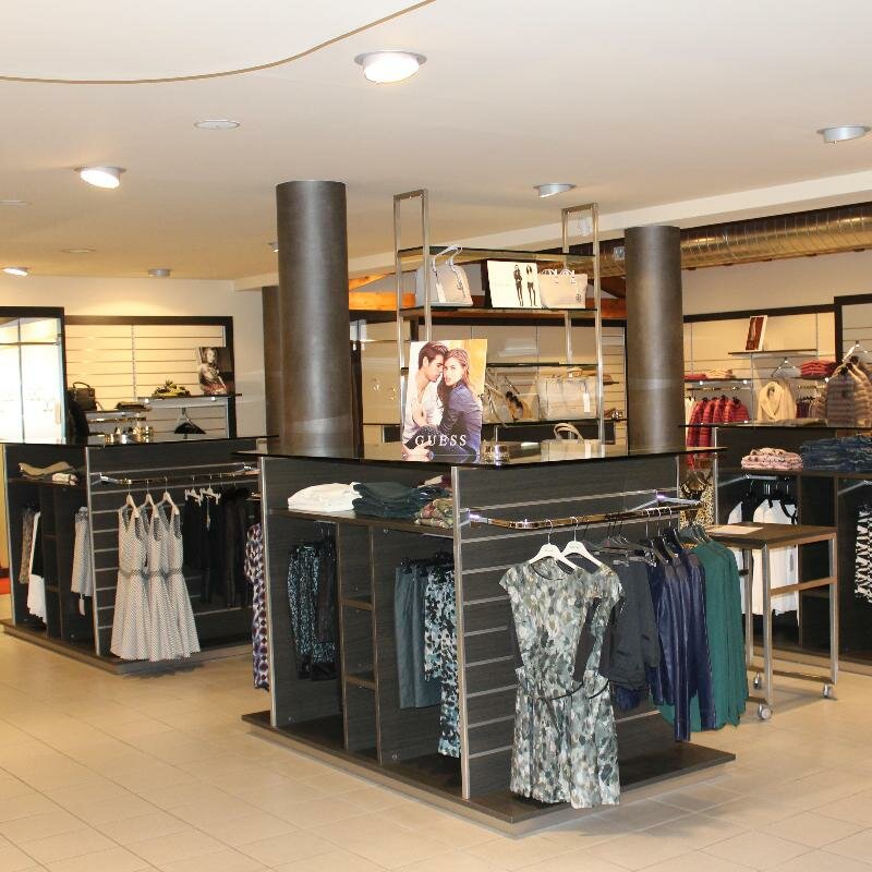 Giyim mağazası Centro Moda Cogno, Lombardiya, foto