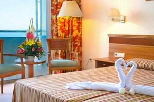 BlueSea Puerto Resort (Comunidad autónoma de Canarias, Provincia de Santa Cruz de Tenerife, Puerto de la Cruz, Calle Aceviño, 8), otel  Kanarya Adaları'ndan