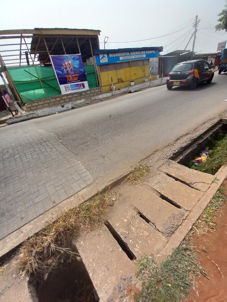 Dini dernekler Wonderful Salvation Chapel, Akra, foto