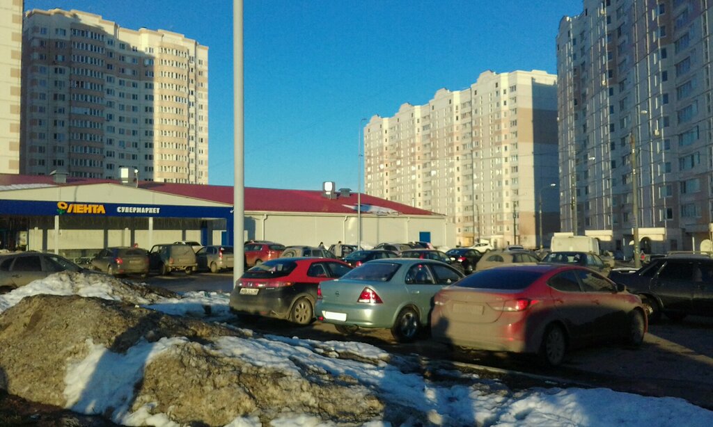Otopark alanı Парковка супермаркета Лента, Kaluga, foto