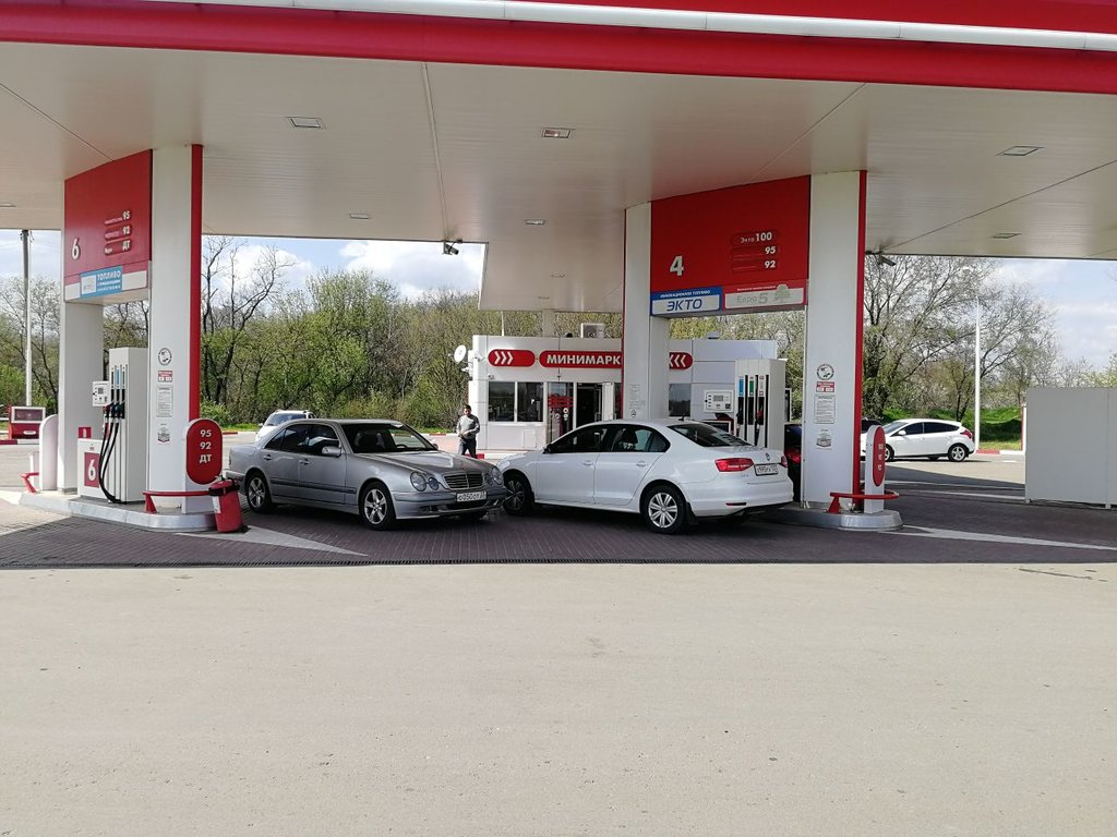 Benzin istasyonu Lukojl, Krasnodarski krayı, foto