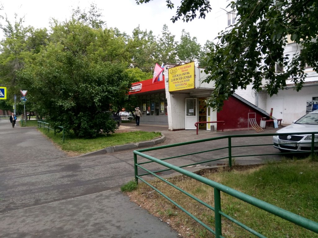 Giyim mağazası Smeshnyye tseny, Moskova, foto