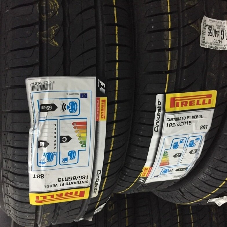 Jant ve lastikçiler Gommista Ruffino Centro Revisioni Multiservice Centro Pirelli, Sicilya, foto