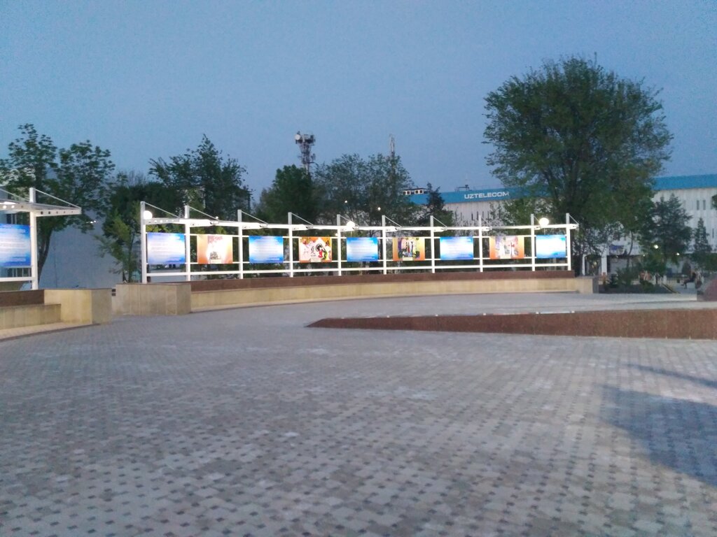 Anıt, heykel Alisher Navoi, Gülistan, foto