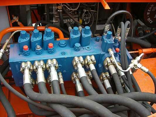 Özel üretim araç ve ekipmanları Zemleroynyye Mashiny, Tiumen, foto