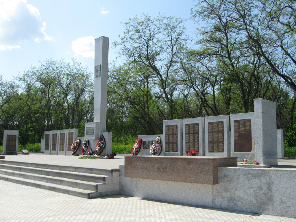 Anıt, heykel Братская могила № 113, Voronej, foto