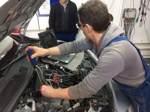 Automaster (Sovetskaya ulitsa No:33), otomobil servisi  Salsk'tan