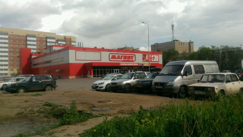 Otoparklar Parking lot, Omsk, foto