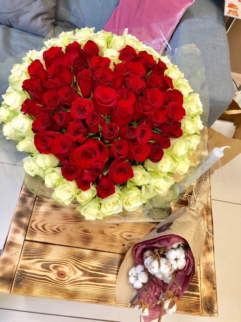 Çiçek teslimatı Mirodale Studio, Moskova, foto