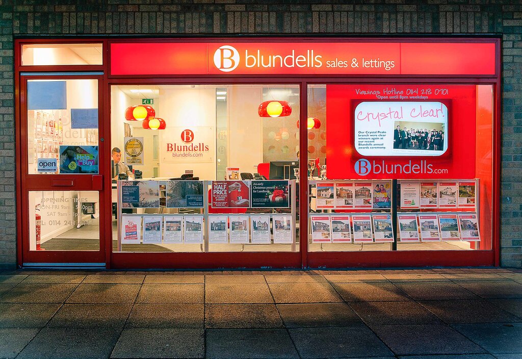 Arazi dizisi Blundells Sales and Letting Agents Crystal Peaks, İngiltere, foto