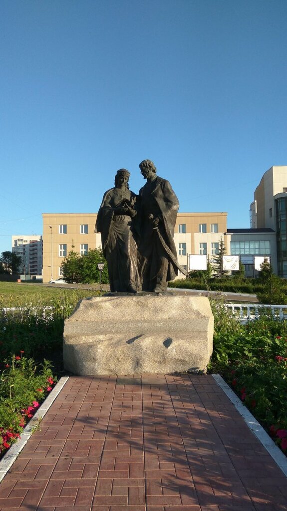 Anıt, heykel Пётр и Феврония Муромские, Ulyanovsk, foto