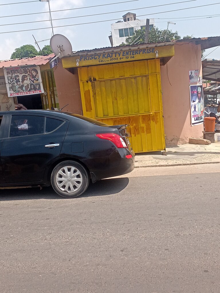 Giyim mağazası Priscy Katty Enterprise, Akra, foto