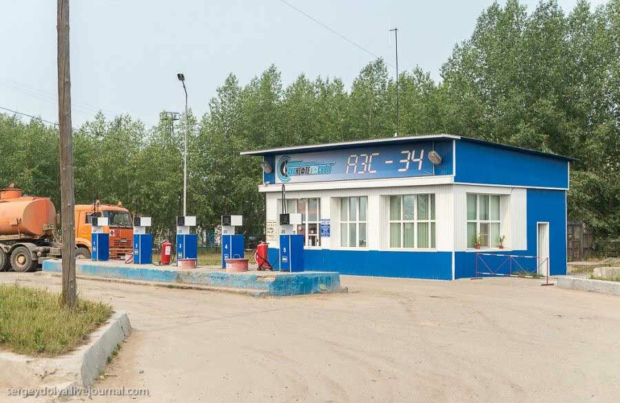Benzin istasyonu Sakhaneftegazsbyt, Lensk, foto