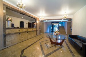 Grand Hotel Gagra (Ardzinba Avenue No:237, Town of Gagra), otel  Gagra'dan