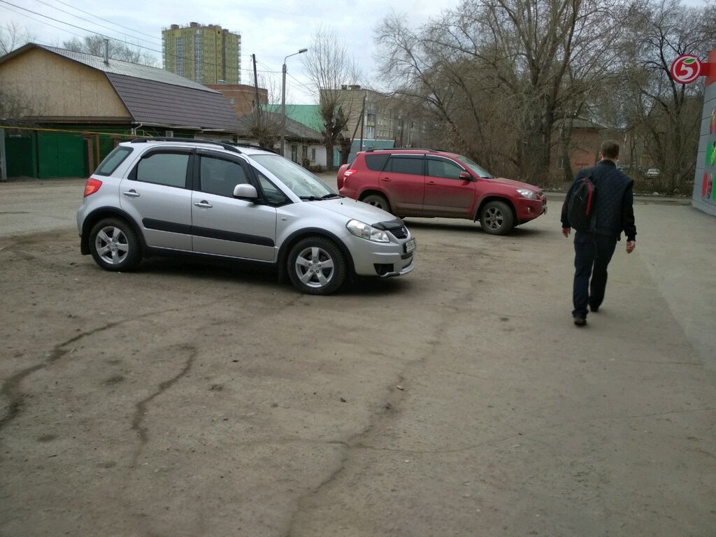 Otoparklar Парковка пятёрочка, Omsk, foto