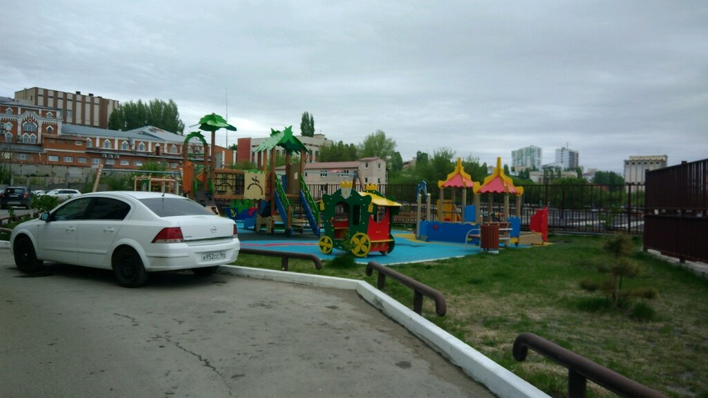 Oyun alanı Playground, Saratov, foto