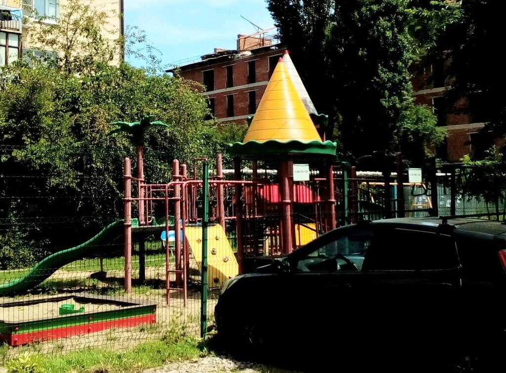 Oyun alanı Playground, Krasnodar, foto