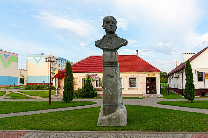 Anıt, heykel Памятник Игнату Дворчанину, Diatlovo, foto