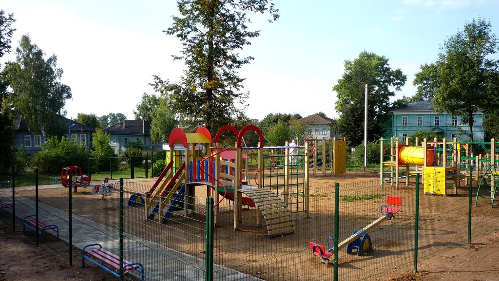 Oyun alanı Playground, Krasniy Holm, foto