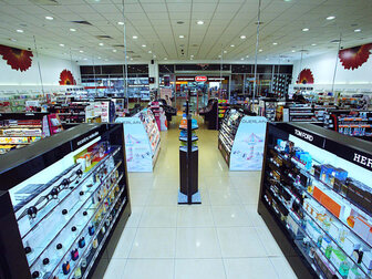 Kozmetik ve parfümeri mağazaları Sephora - Ile De Beaute, Çita, foto