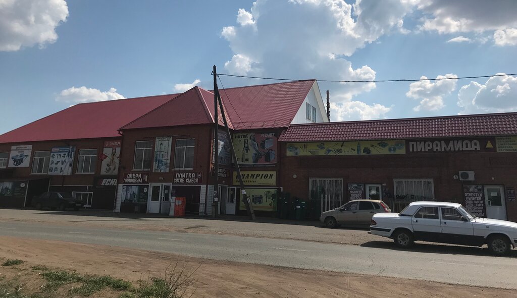 Elektrik ve benzinle çalışan aletler Piramida, Soroçinsk, foto