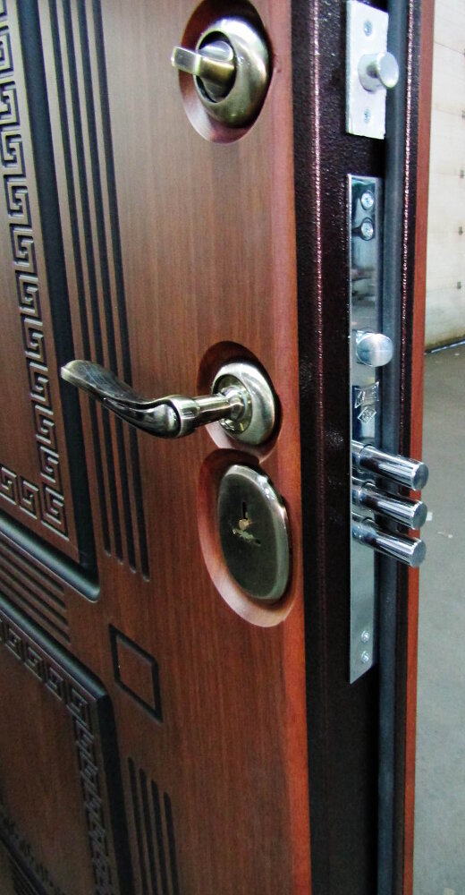 Kapılar Mir stalnykh dverey, Kotelniki, foto