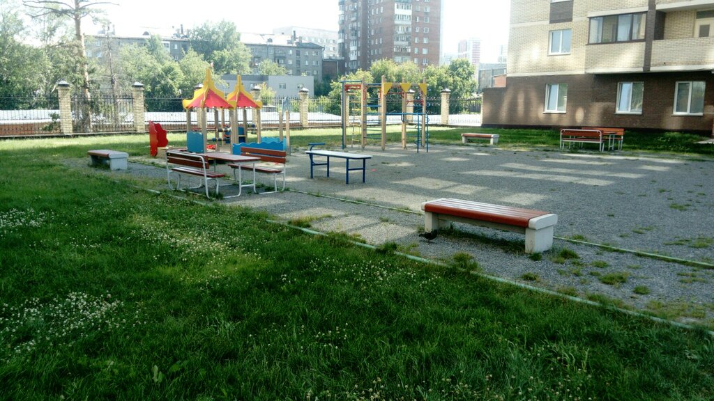 Oyun alanı Playground, Novosibirsk, foto