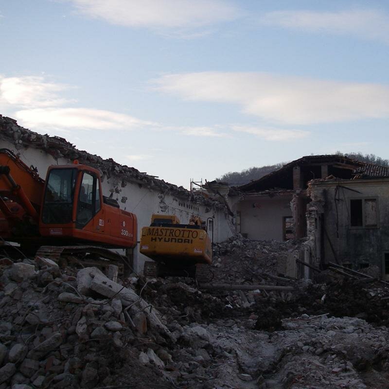 Bina yıkım hizmetleri Mastrotto, Dünya, foto