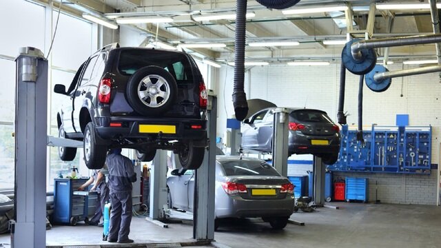 Otomobil servisi Gower Motors & Mot Centre, Galler, foto