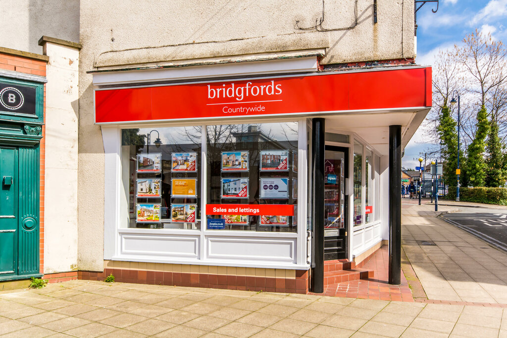 Arazi dizisi Bridgfords Sales and Letting Agents Ashton Under Lyne, İngiltere, foto