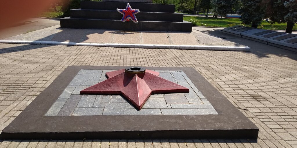 Anıt, heykel Вечный огонь, Debaltsevo, foto